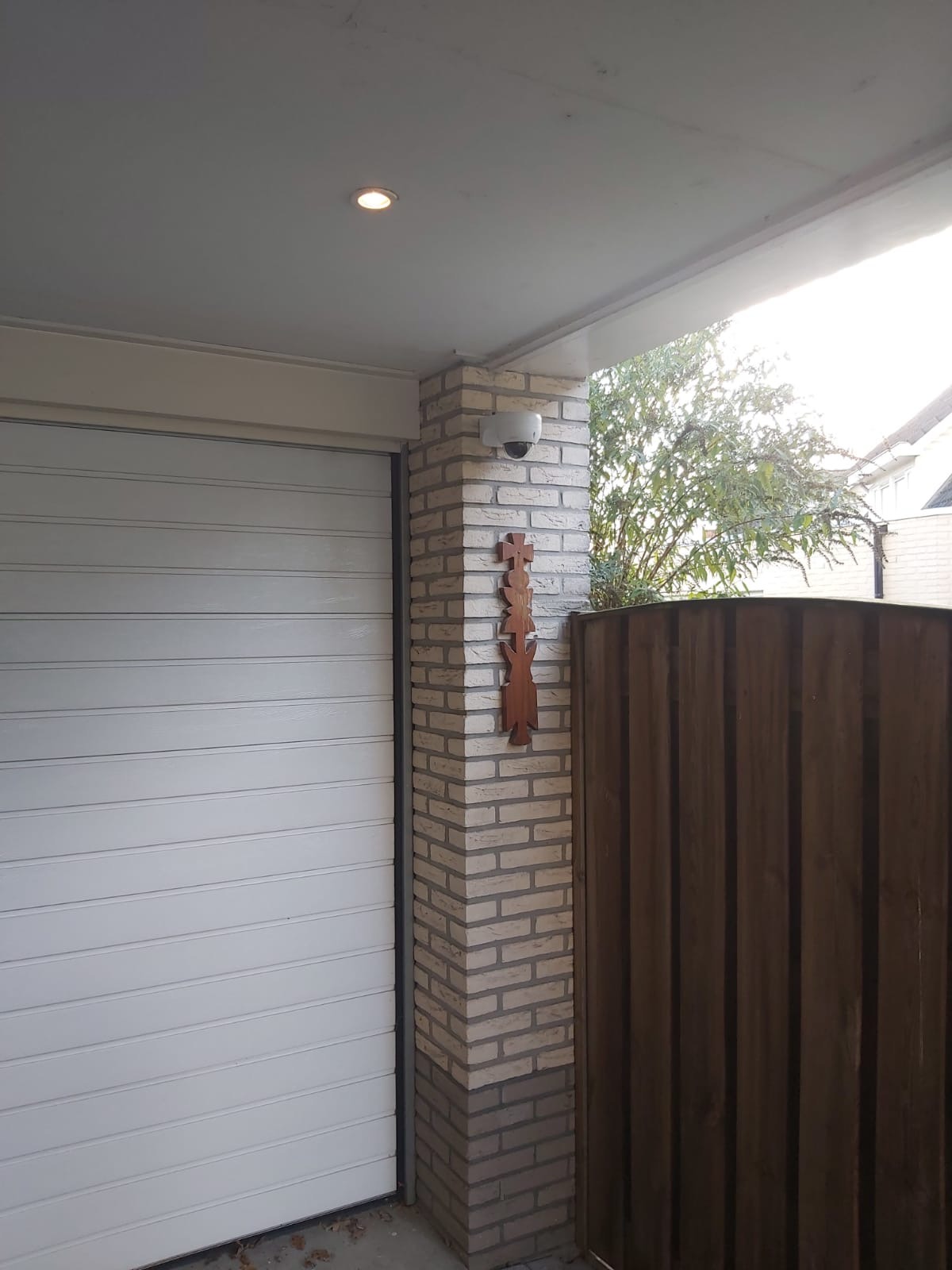 Inbouw dome camera in plafond woning beveiliging - CameraInstallatie.nl